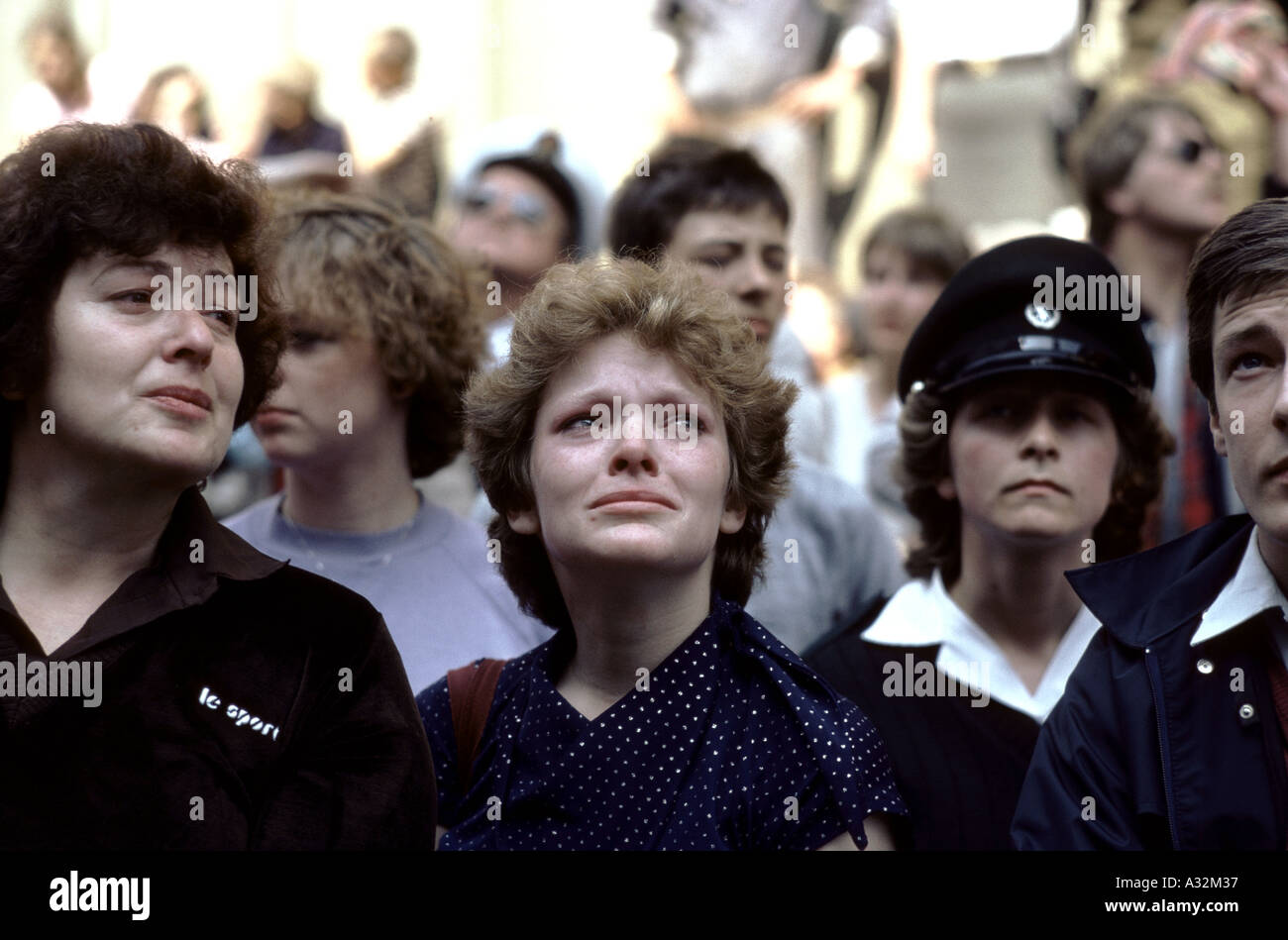 Goodbye wave sad hi-res stock photography and images - Alamy