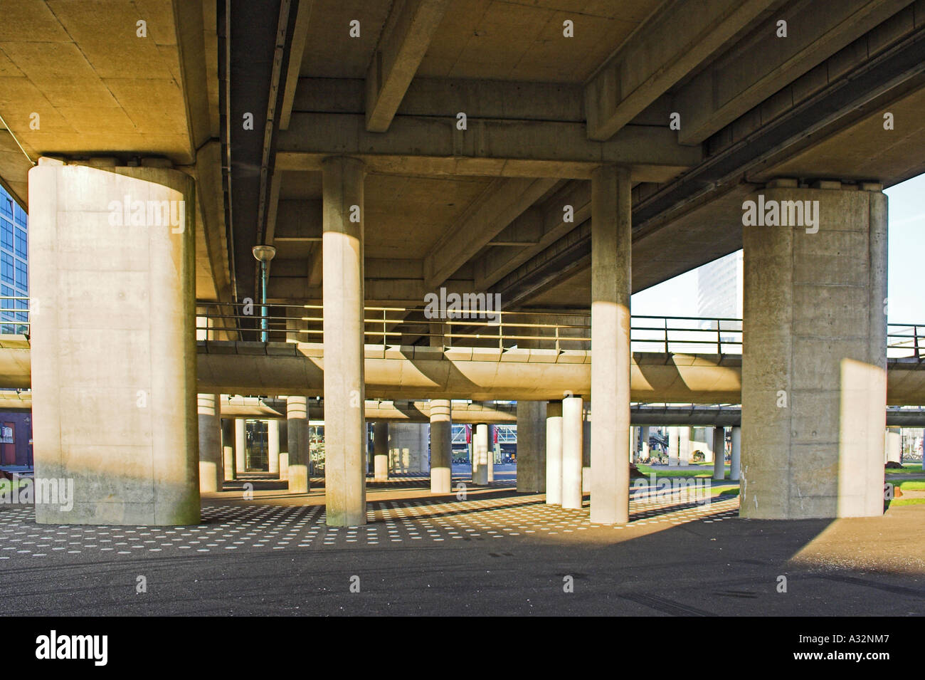 Pillars supporting Railways Stock Photo - Alamy