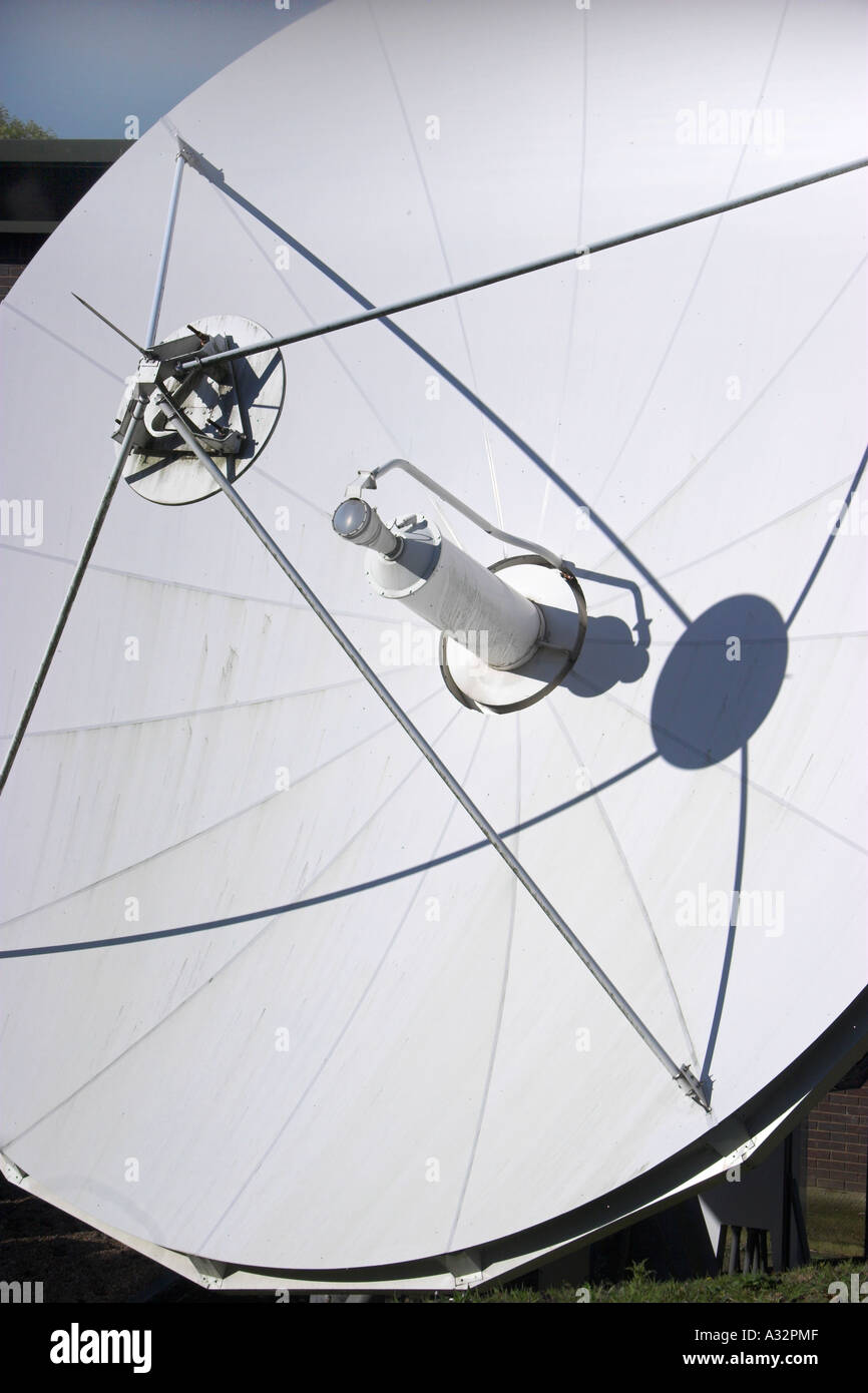 Satellite downlink hi-res stock photography and images - Alamy