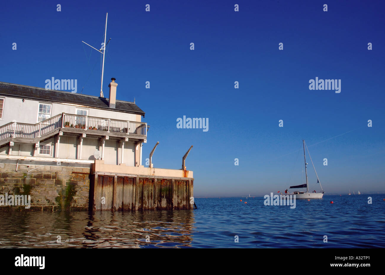 Cowes seafront isle wight hi-res stock photography and images - Alamy