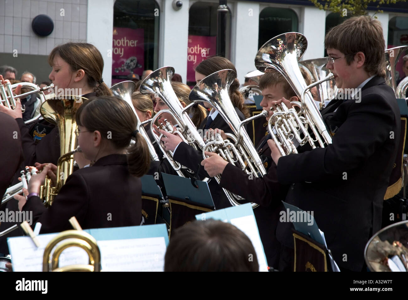 Teenagers playing musical instruments hi-res stock photography and ...