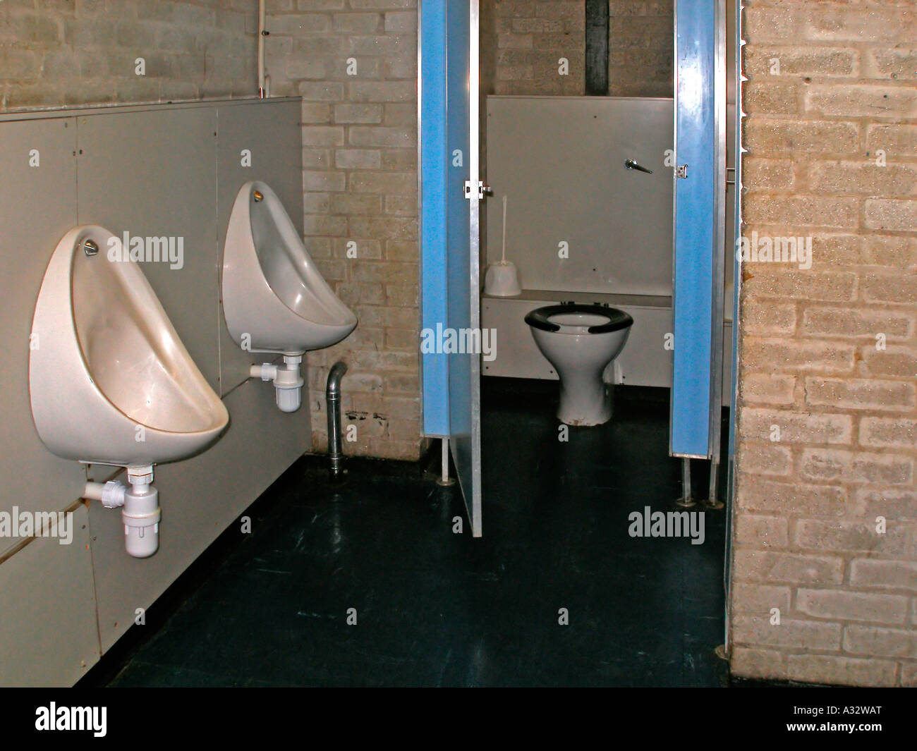 an empty mens toilet Stock Photo - Alamy