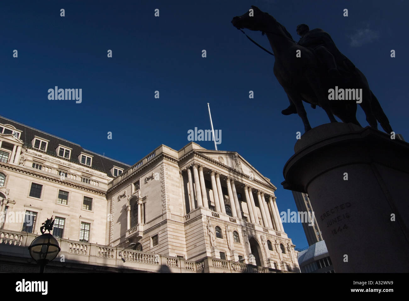 Threadneedle street in london hi-res stock photography and images - Alamy