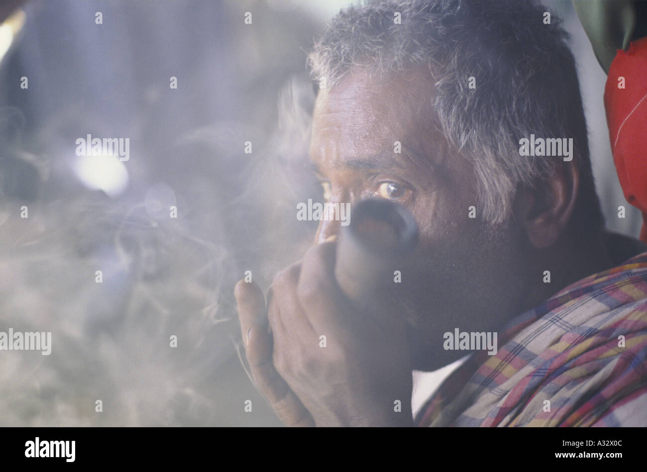Man with hash pipe hi-res stock photography and images - Alamy