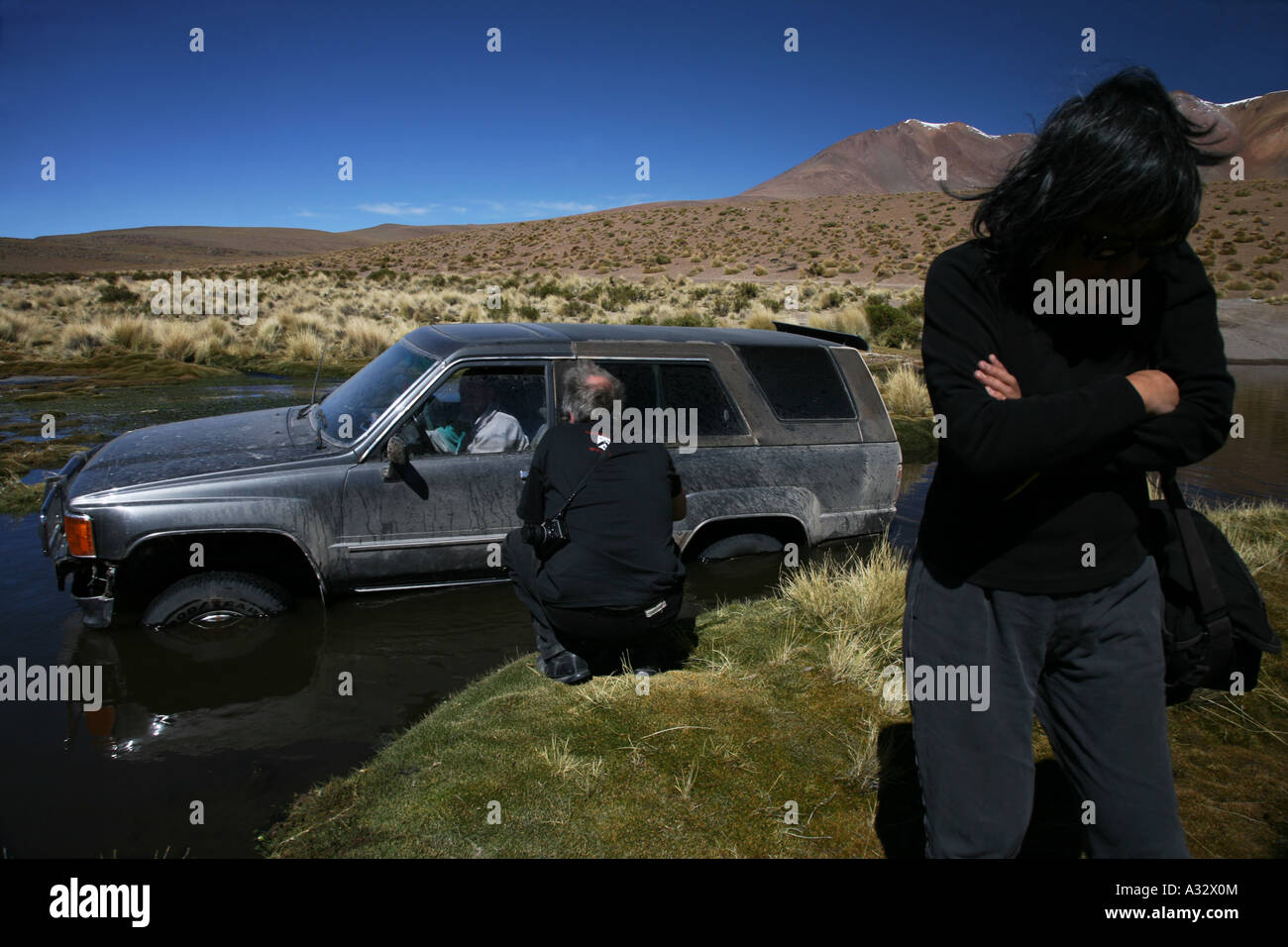 jeep driving through river Stock Photo - Alamy