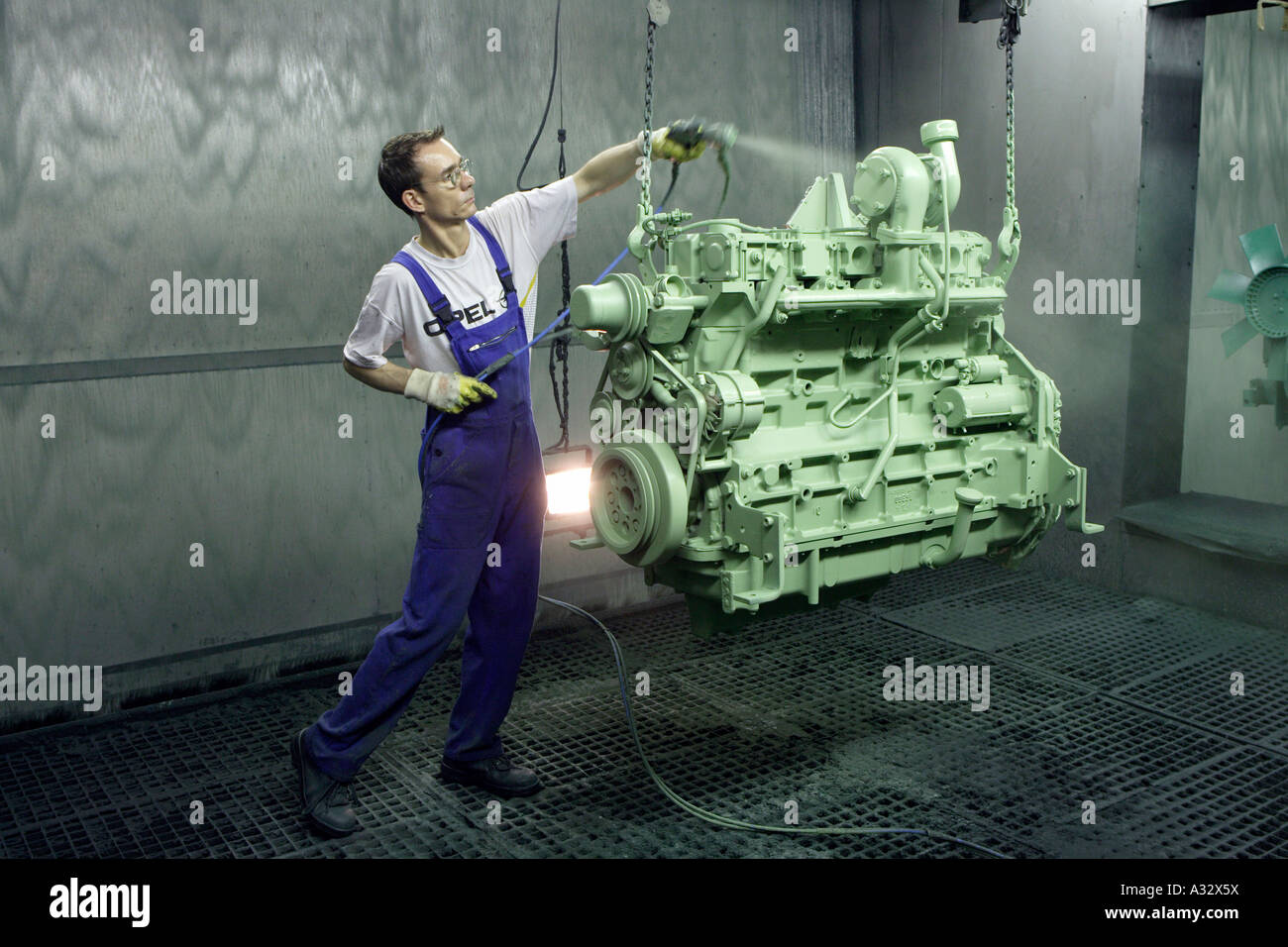 Car assembly line painting hi-res stock photography and images - Alamy