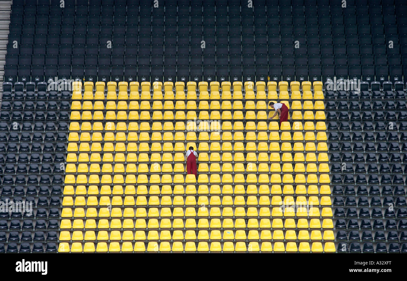 Black stadium seats interior hi-res stock photography and images - Alamy