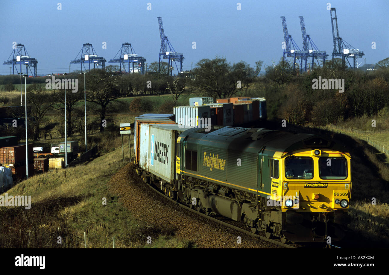 Freightliner container train leaving the North rail-freight terminal at ...