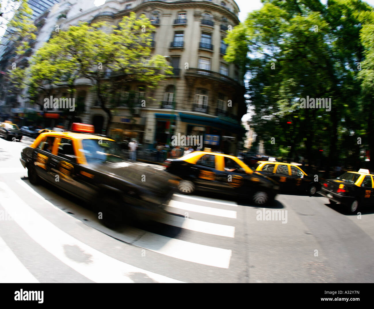 Yellow black taxi buenos aires hi-res stock photography and images - Alamy