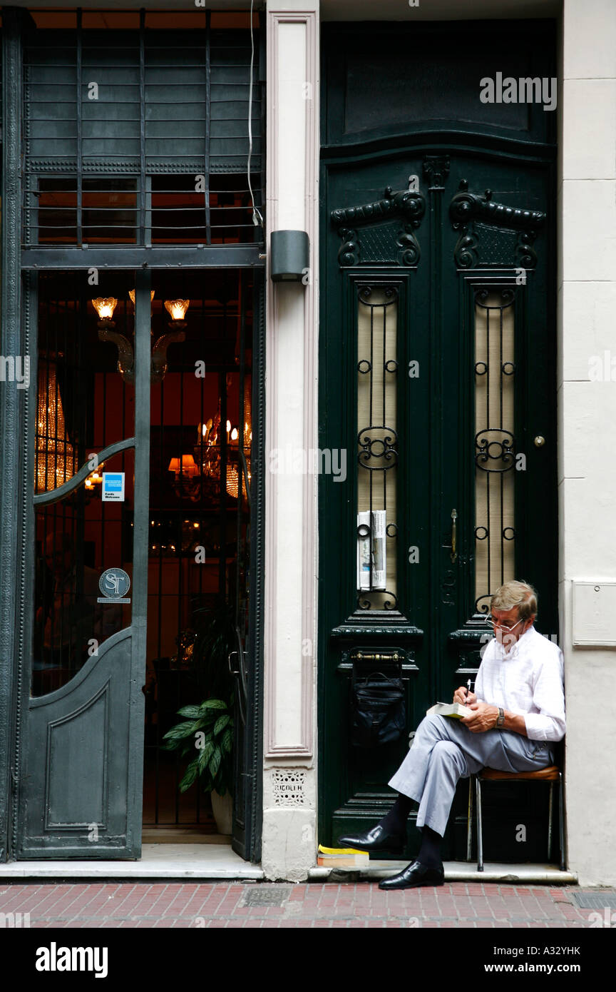 Working in a doorway hi-res stock photography and images - Alamy