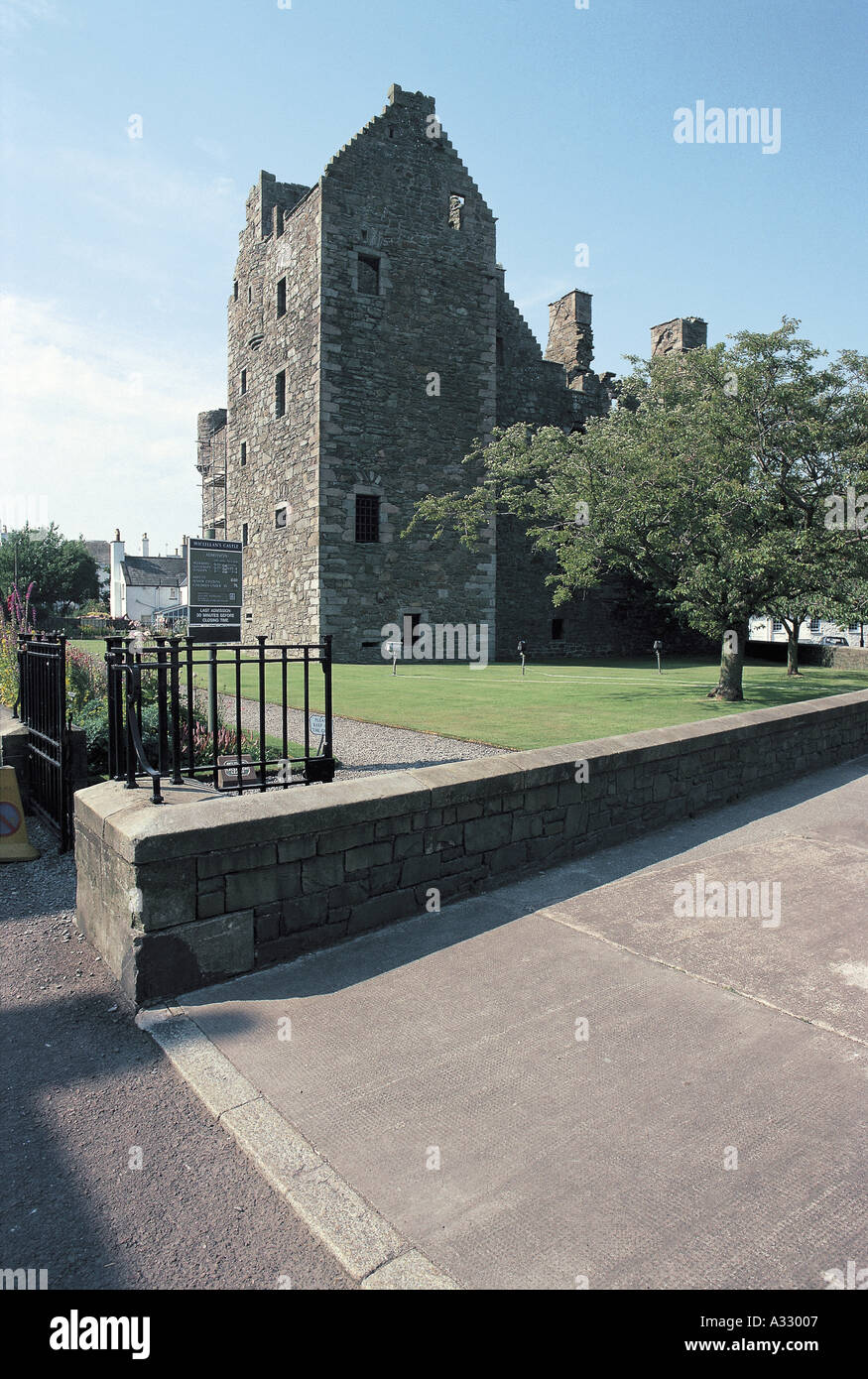 MacLellan s Castle Stock Photo - Alamy