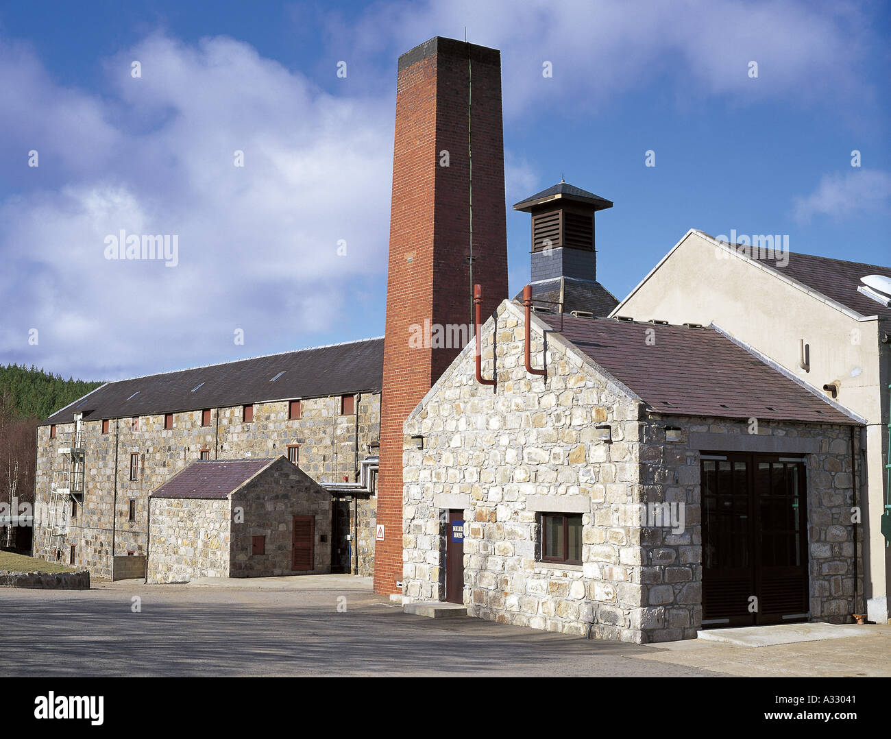 Royal lochnagar distillery hi-res stock photography and images - Alamy