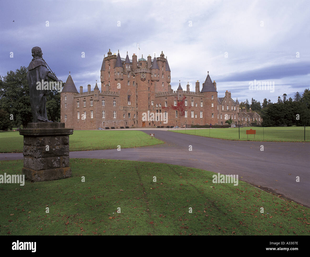 Glamis hi-res stock photography and images - Alamy