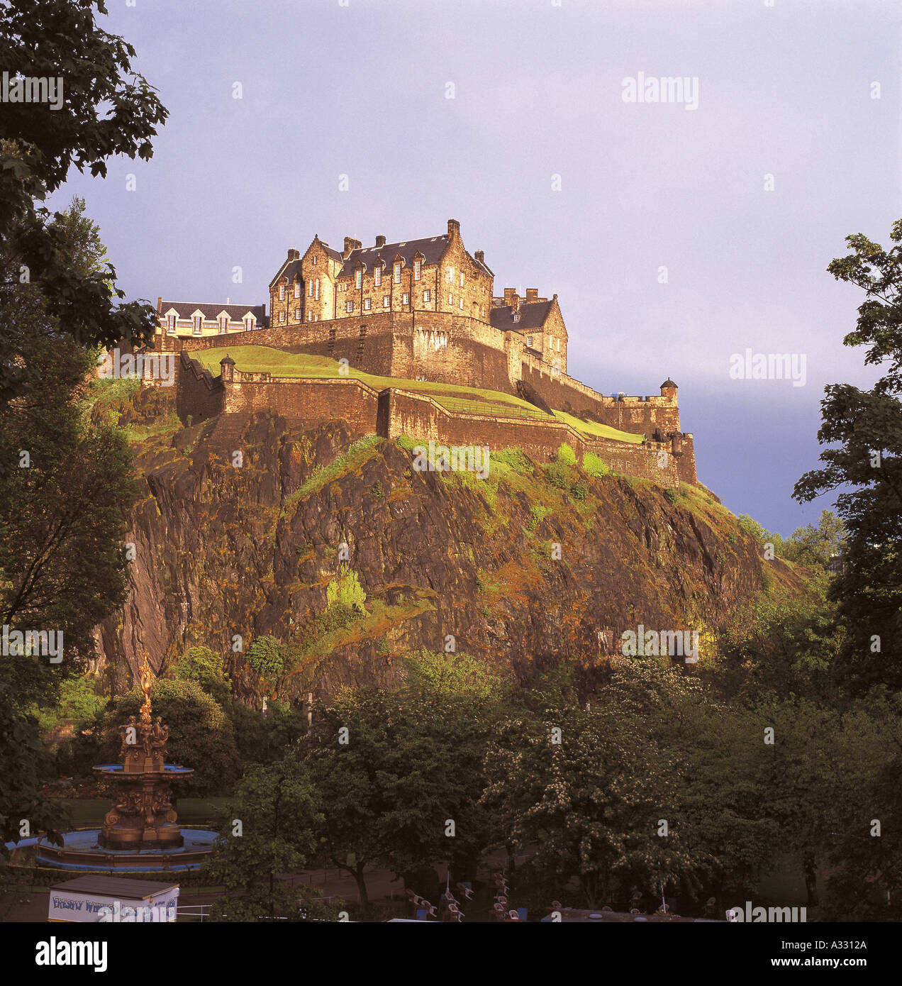 Edinburgh castle crown jewels hi-res stock photography and images - Alamy