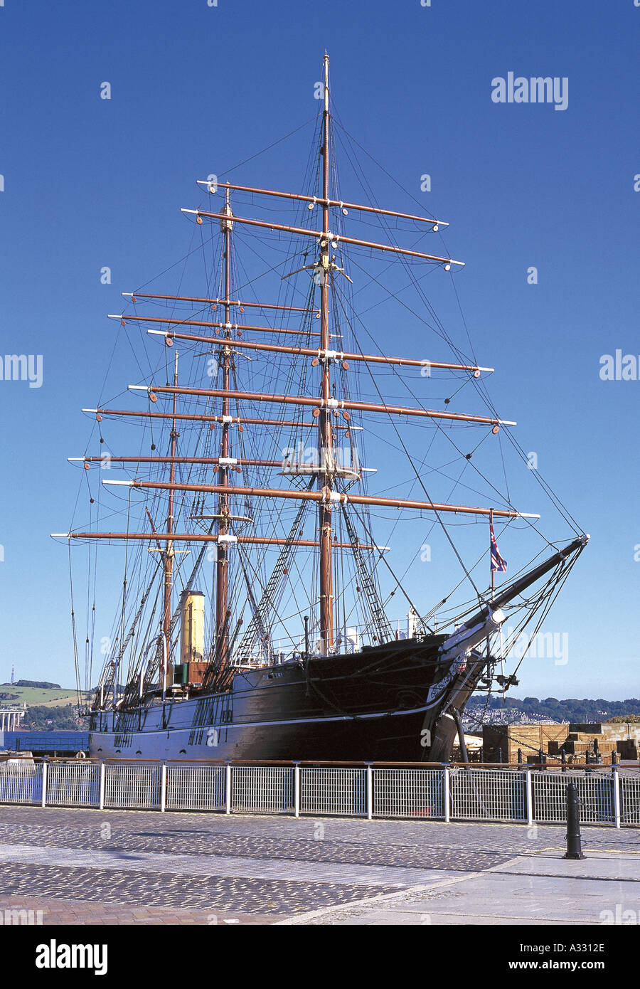 Rrs discovery mast hi-res stock photography and images - Alamy