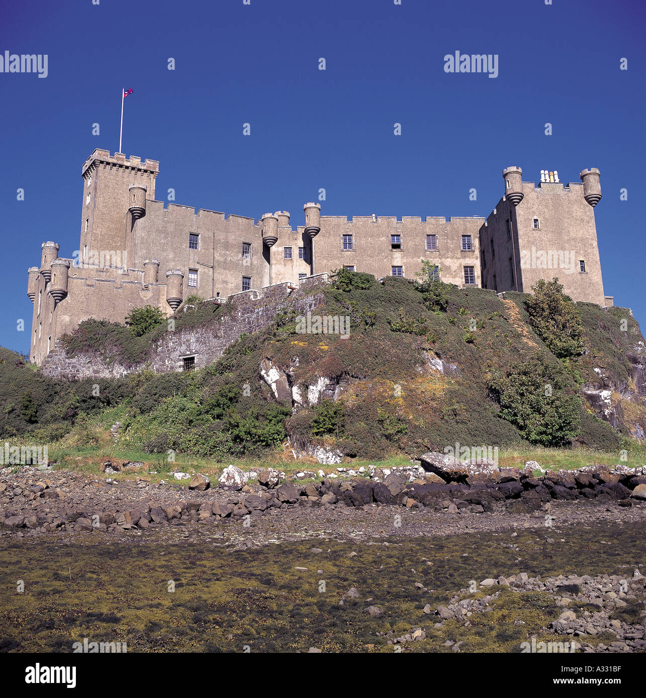 Dunvegan castle flag hi-res stock photography and images - Alamy