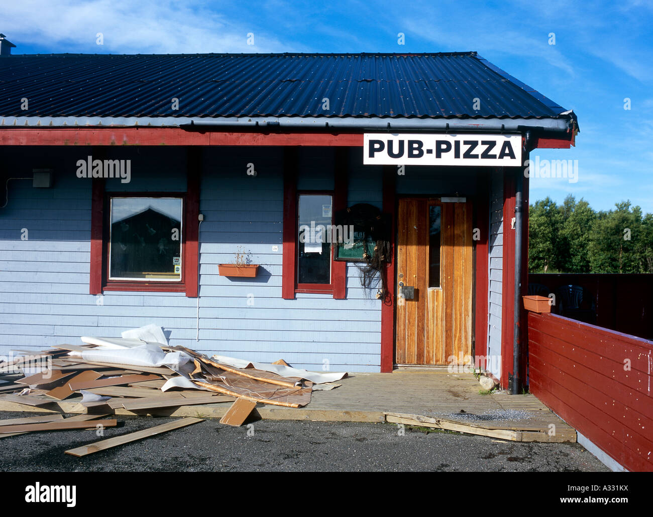 Closed down pub hi-res stock photography and images - Alamy