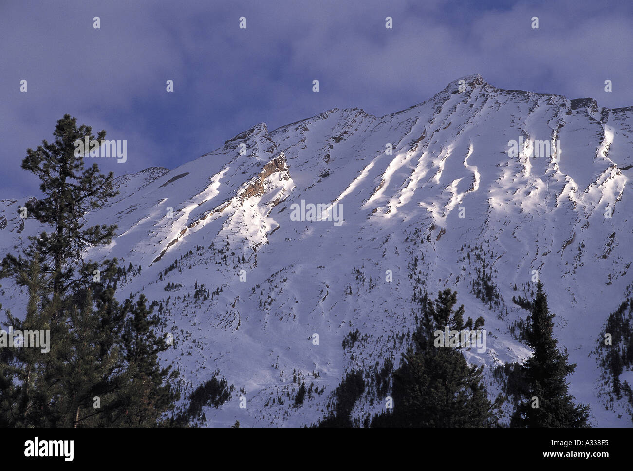 Endless chain hi-res stock photography and images - Alamy