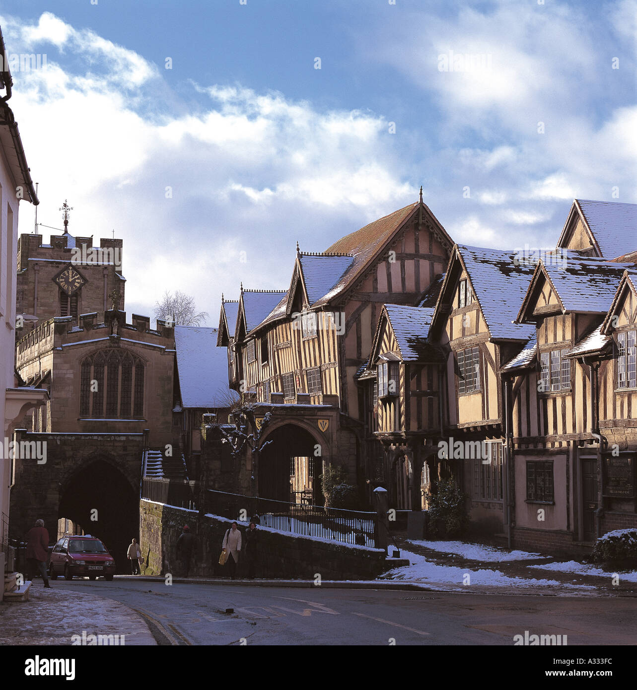 Warwick castle snow hi-res stock photography and images - Alamy