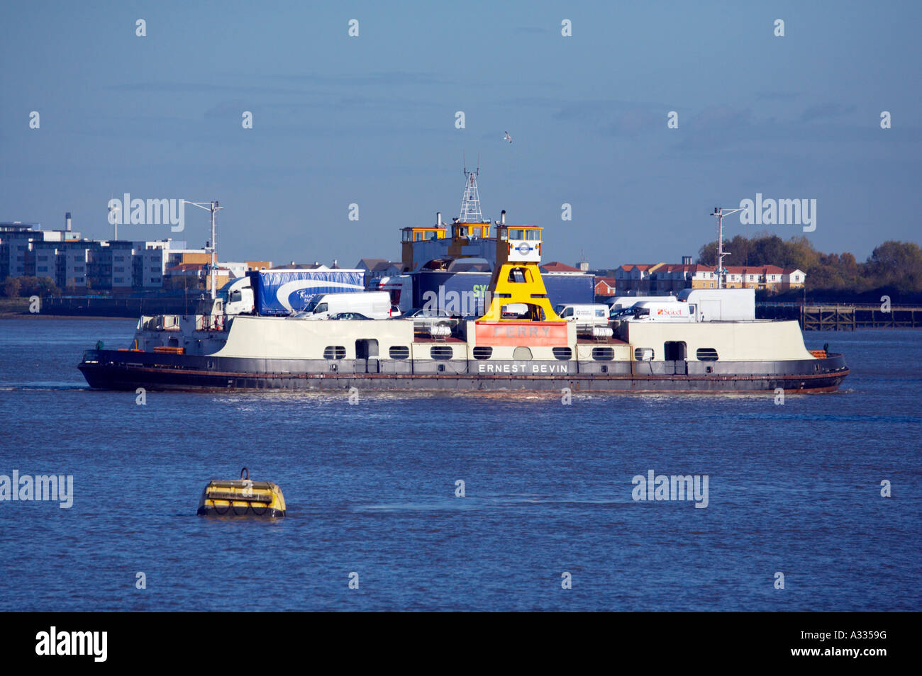 Woolwich Ferry Earnest Bevan crossing the Thames Stock Photo - Alamy