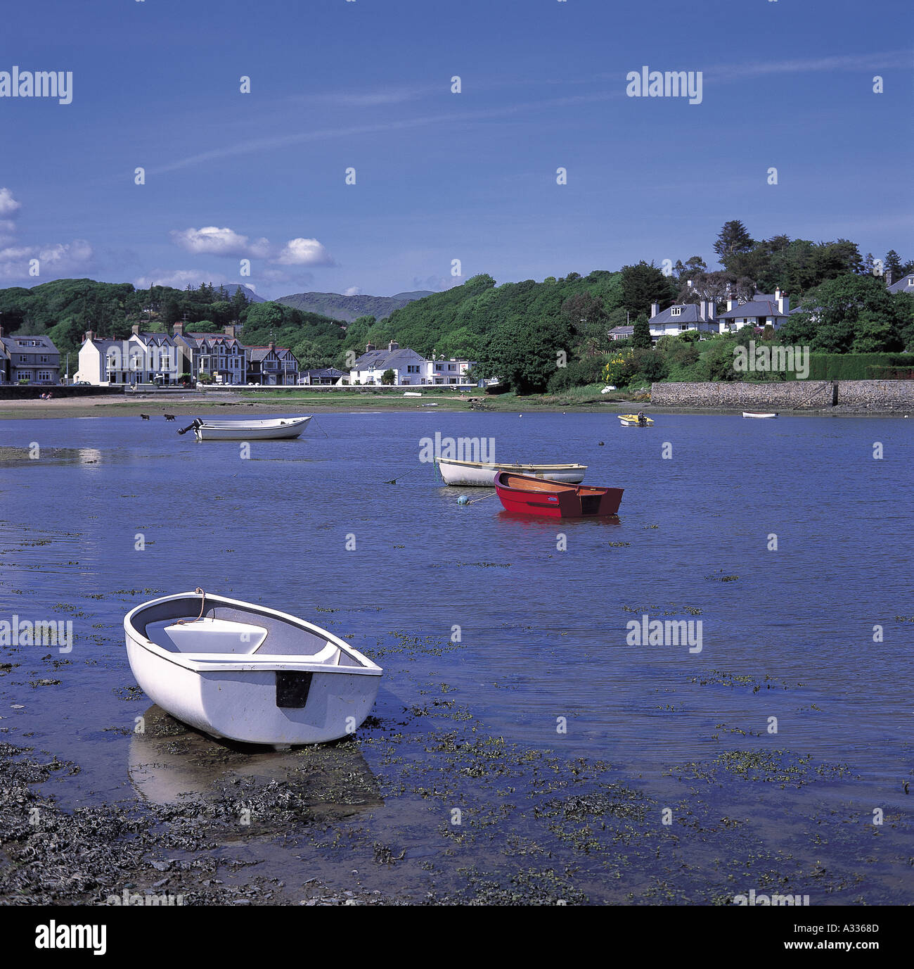 Boats at borth y gest hi-res stock photography and images - Alamy