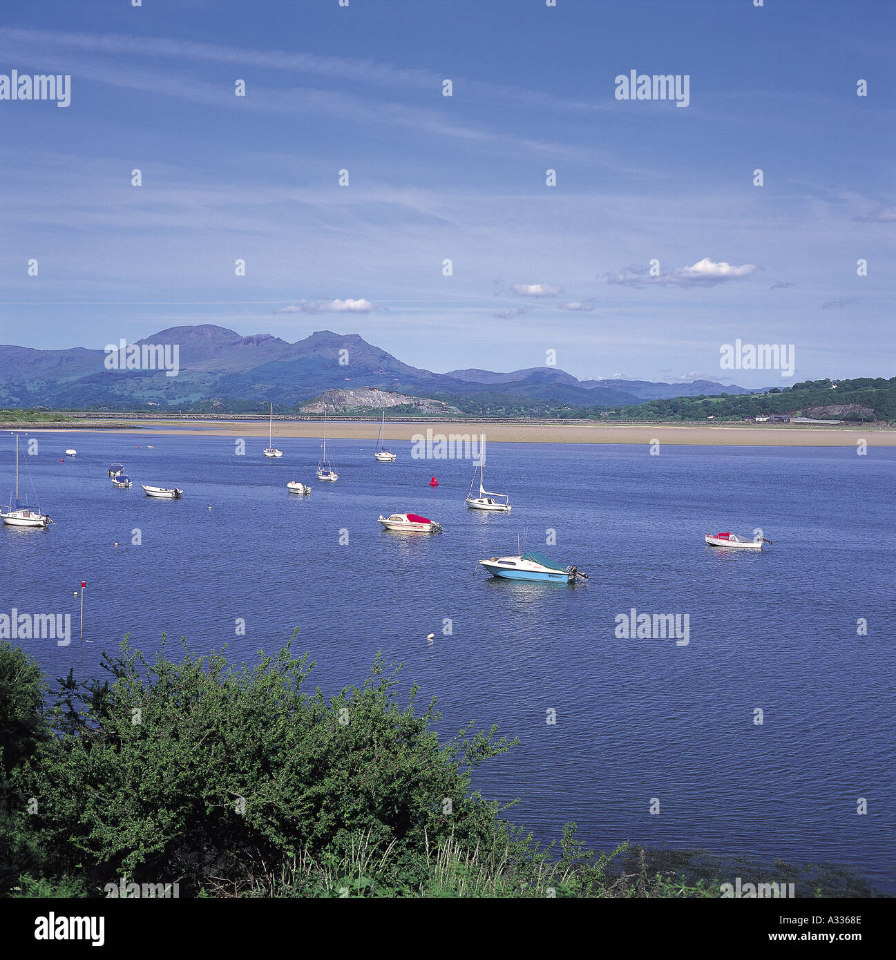 Boats at borth y gest hi-res stock photography and images - Alamy