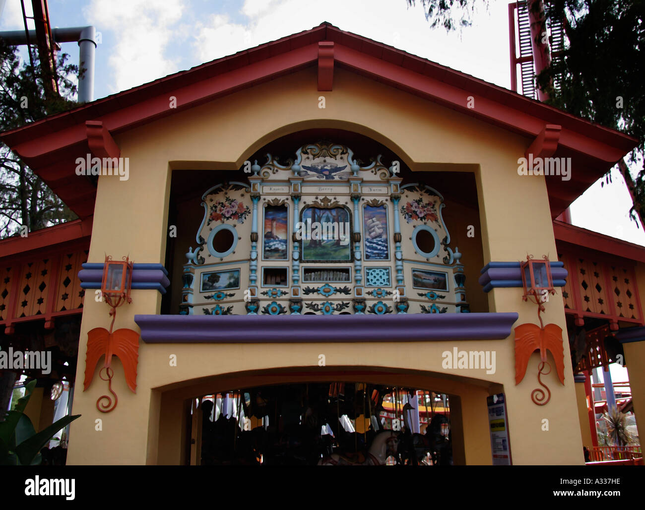 Colorful chinese roof arc Stock Photo - Alamy