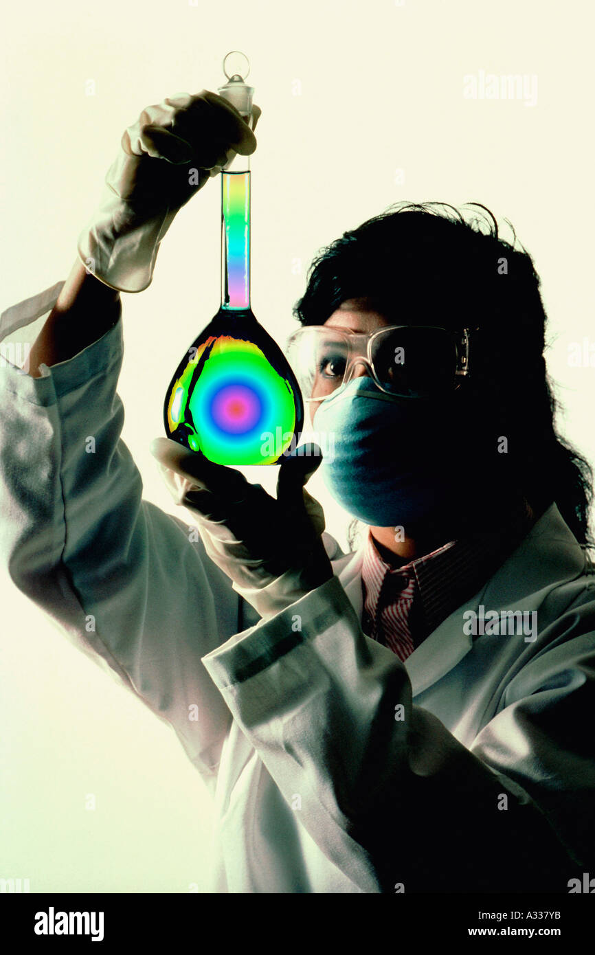 Women and science hi-res stock photography and images - Alamy