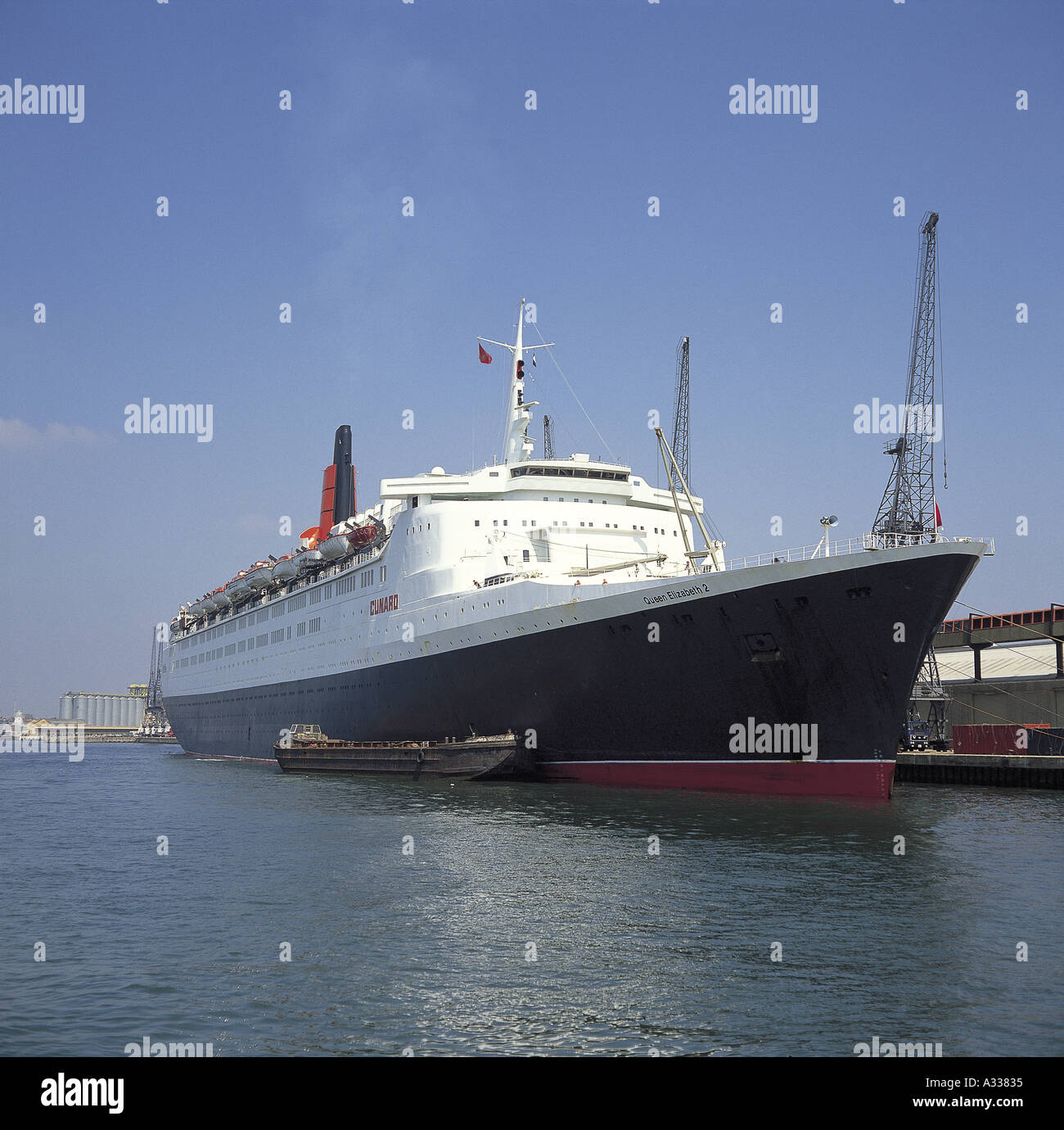Qe2 hi-res stock photography and images - Alamy