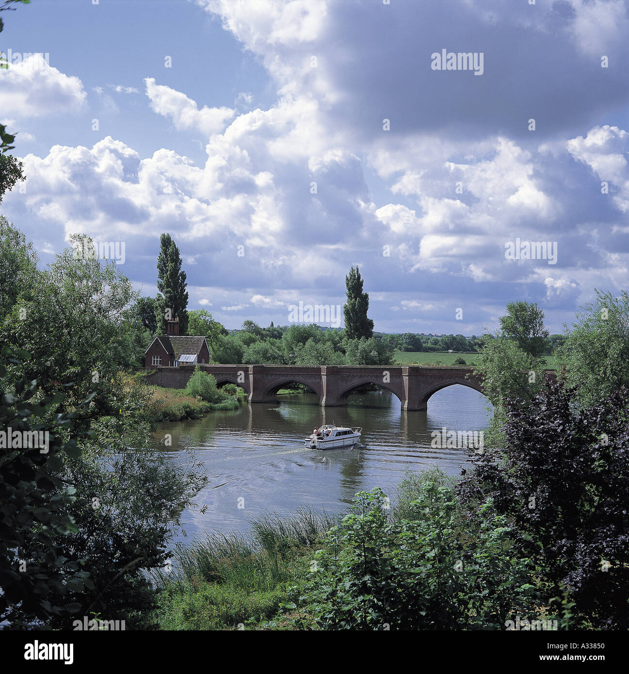 Clifton hampden bridge thames hi-res stock photography and images - Alamy