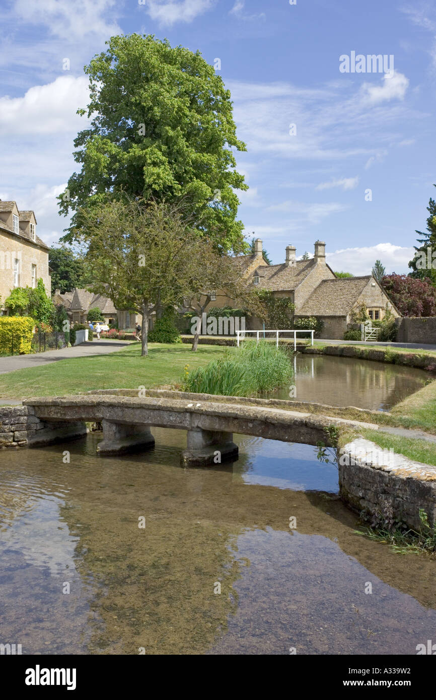 Bridge over the River Eye in the Cotswold village of Lower Slaughter ...
