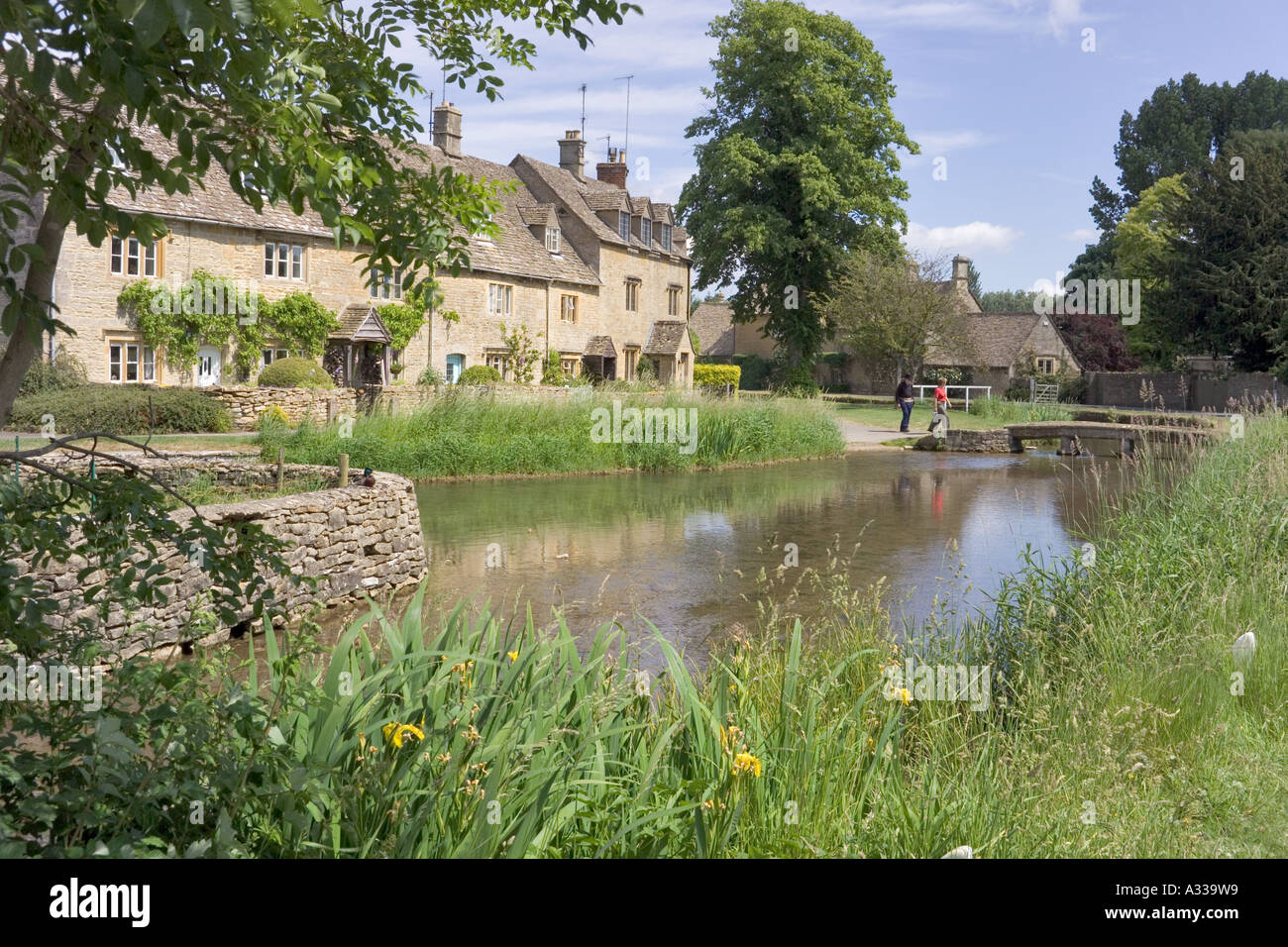 The River Eye in the Cotswold village of Lower Slaughter ...