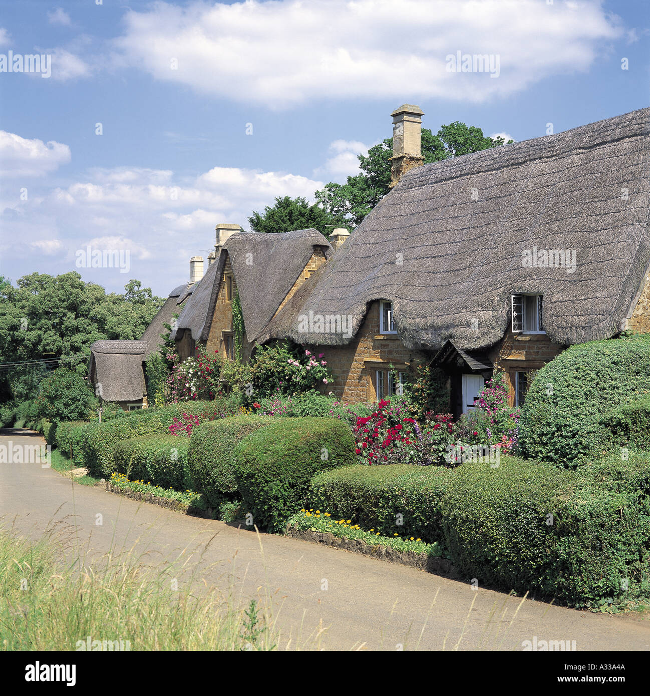 Thatched Cottage at Great Tew Stock Photo - Alamy