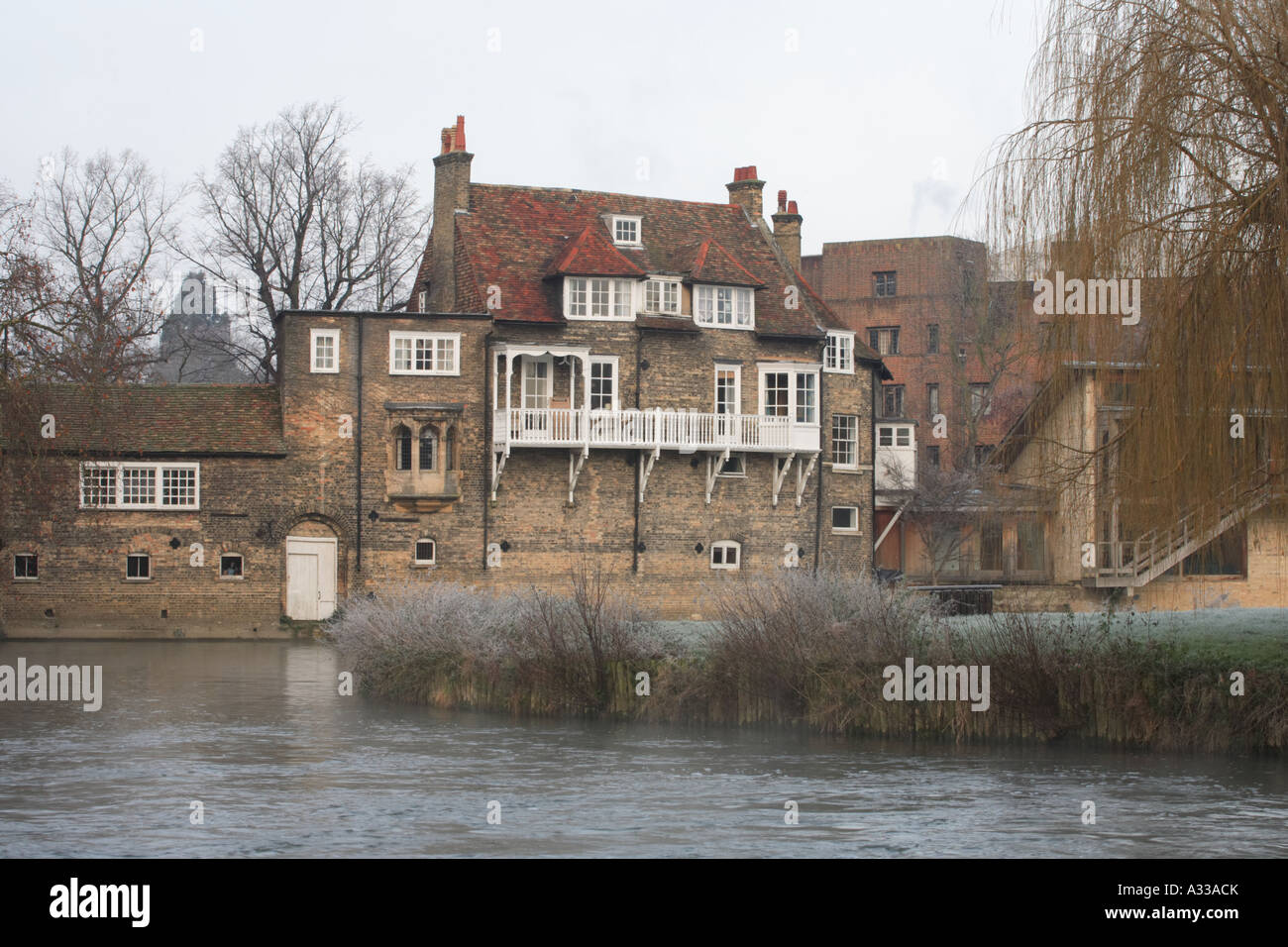 Darwin College "Cambridge University" from across the river cam Stock ...