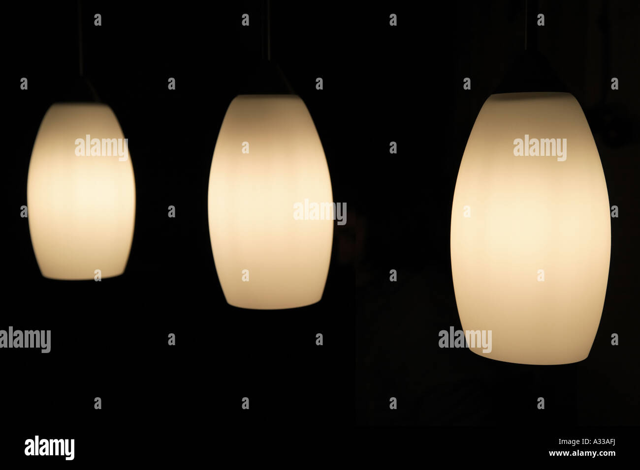 Row of ceiling lights hi-res stock photography and images - Alamy