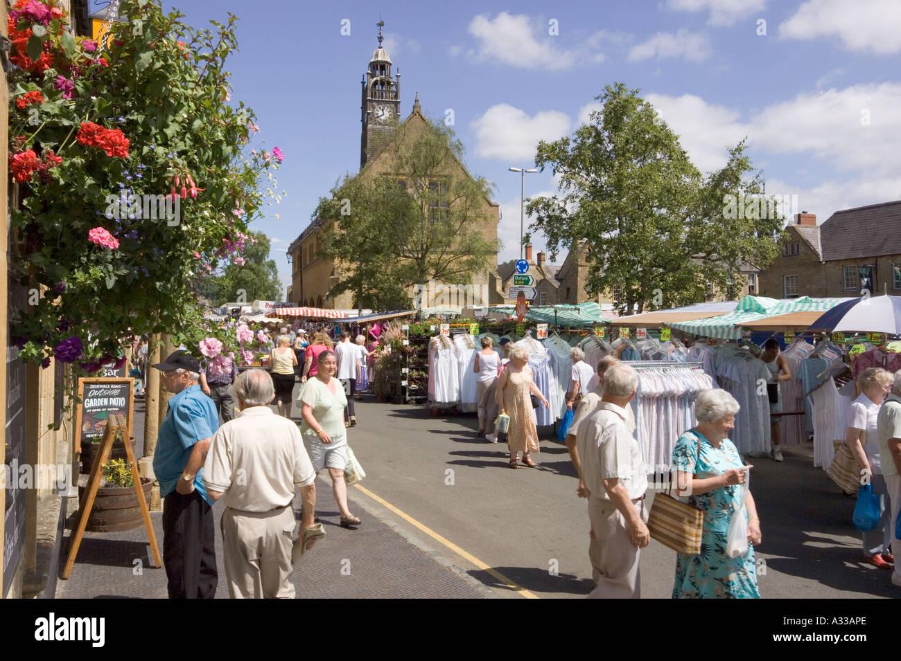 Market day at the Cotswold town of Moreton in Marsh, Gloucestershire ...