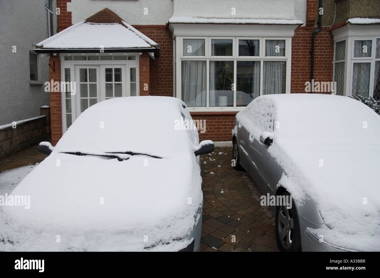cars covered in snow outside house Stock Photo - Alamy