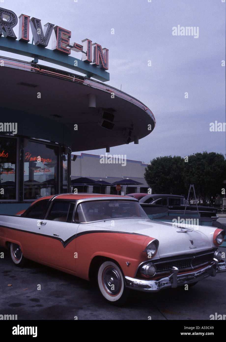 Drive in 1950s hi-res stock photography and images - Alamy