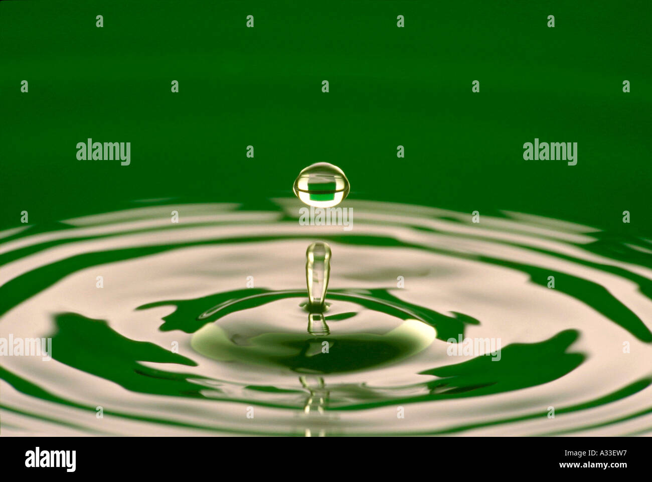 Water ripples dropping in water hi-res stock photography and images - Alamy