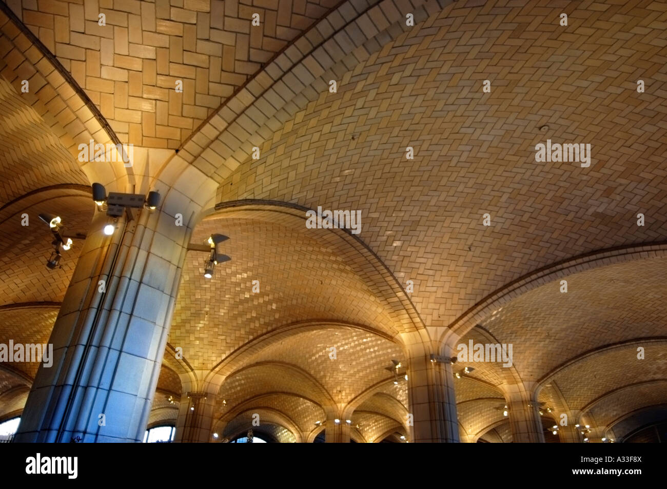 Gustavino tiles hi-res stock photography and images - Alamy