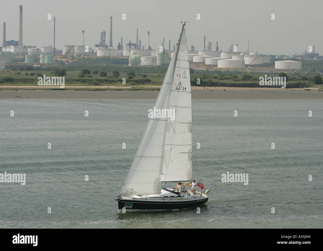 Sailing boat yacht solent hi-res stock photography and images - Alamy