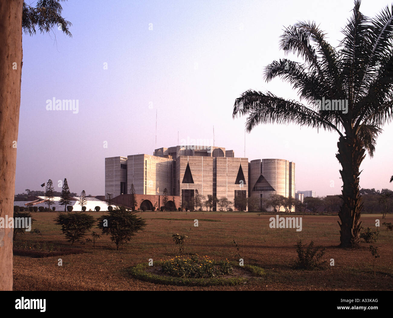 Louis kahn dhaka hi-res stock photography and images - Alamy