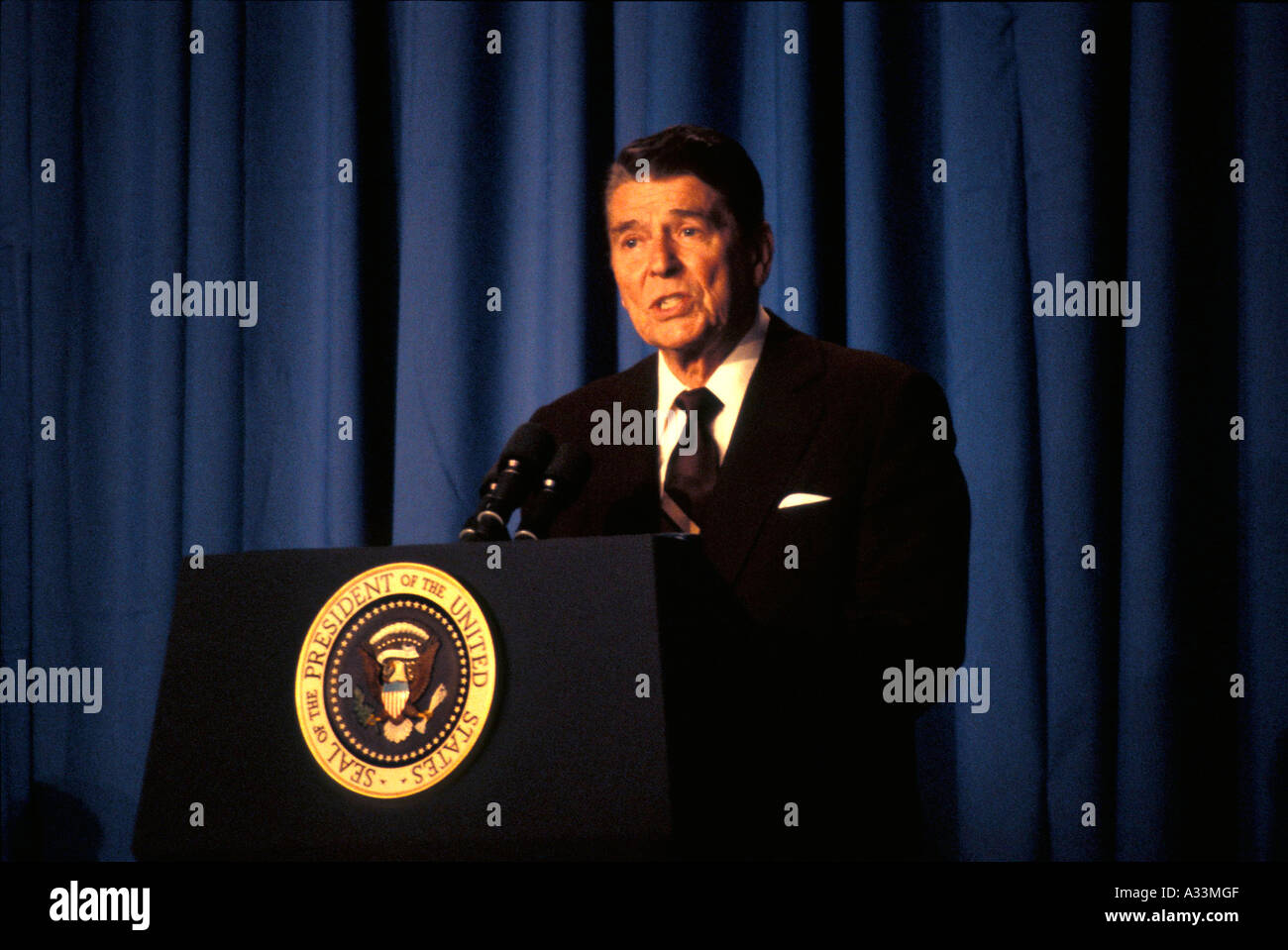 President reagan standing hi-res stock photography and images - Alamy