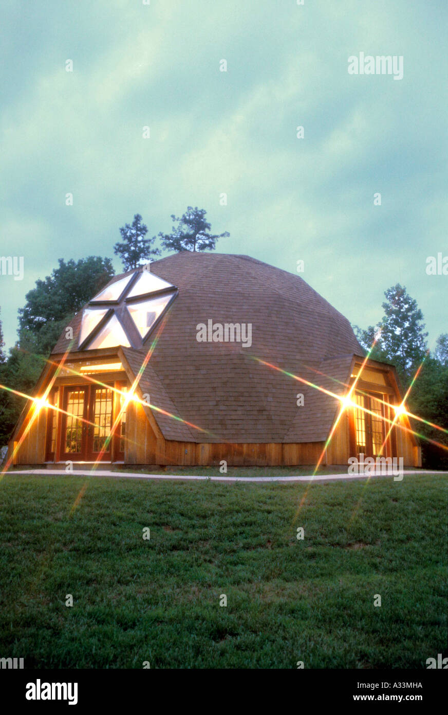 Geodesic dome homes hi-res stock photography and images - Alamy