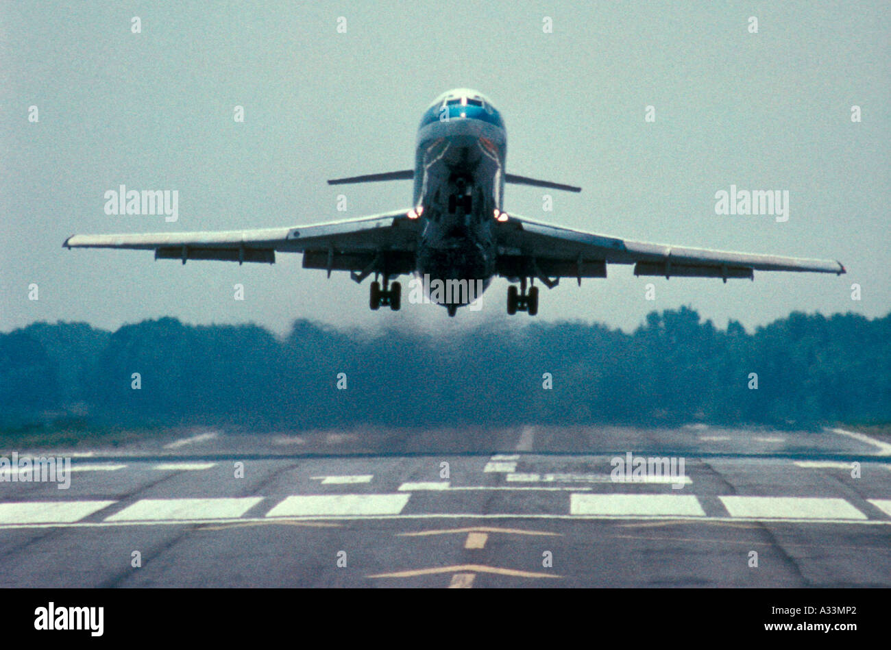 Planes jets flying soaring hi-res stock photography and images - Alamy