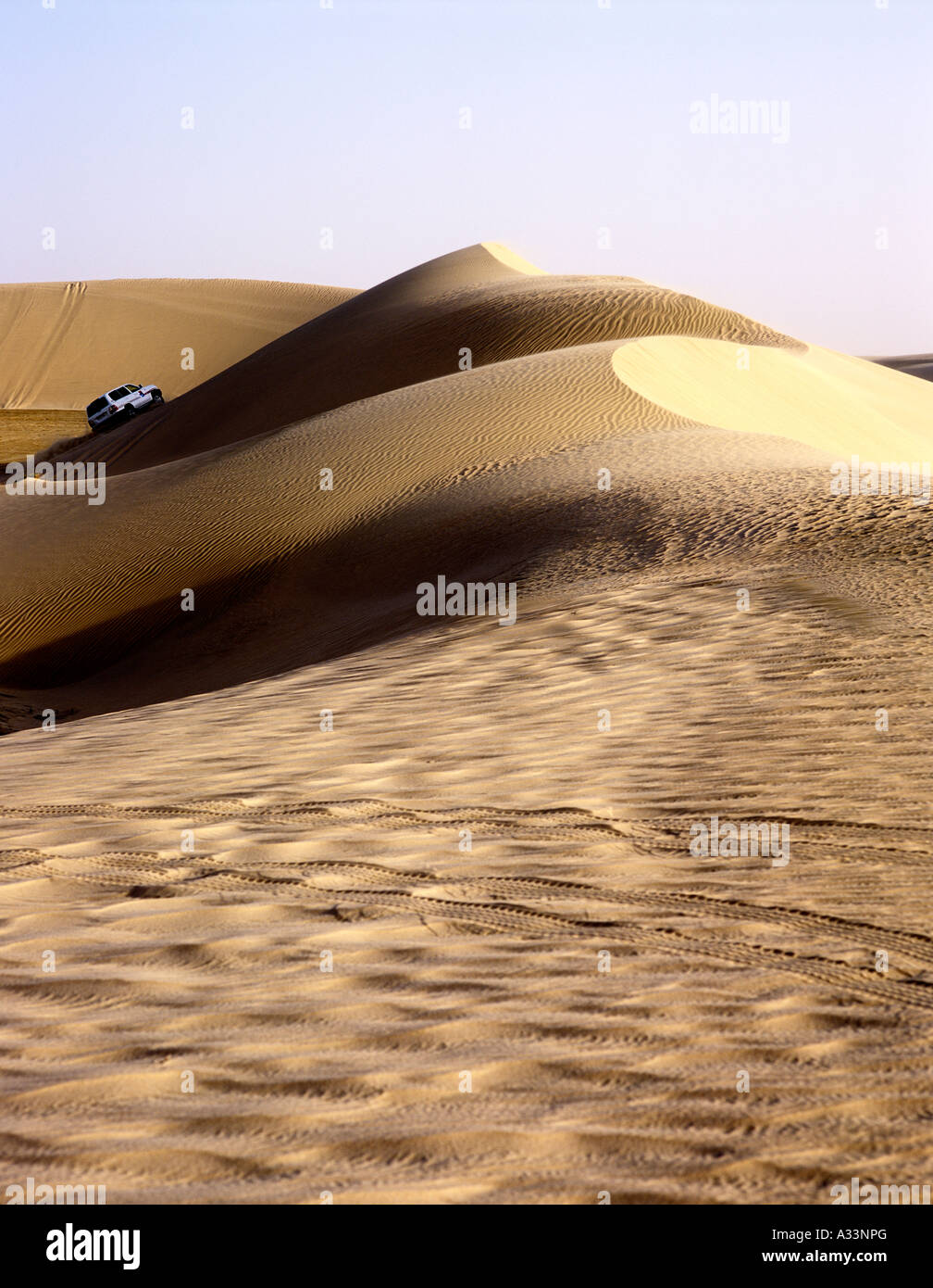 Desert dune driving qatar hi-res stock photography and images - Alamy