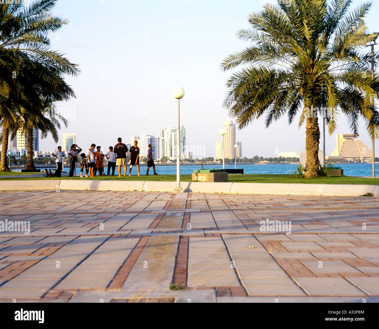 Doha cornice hi-res stock photography and images - Alamy