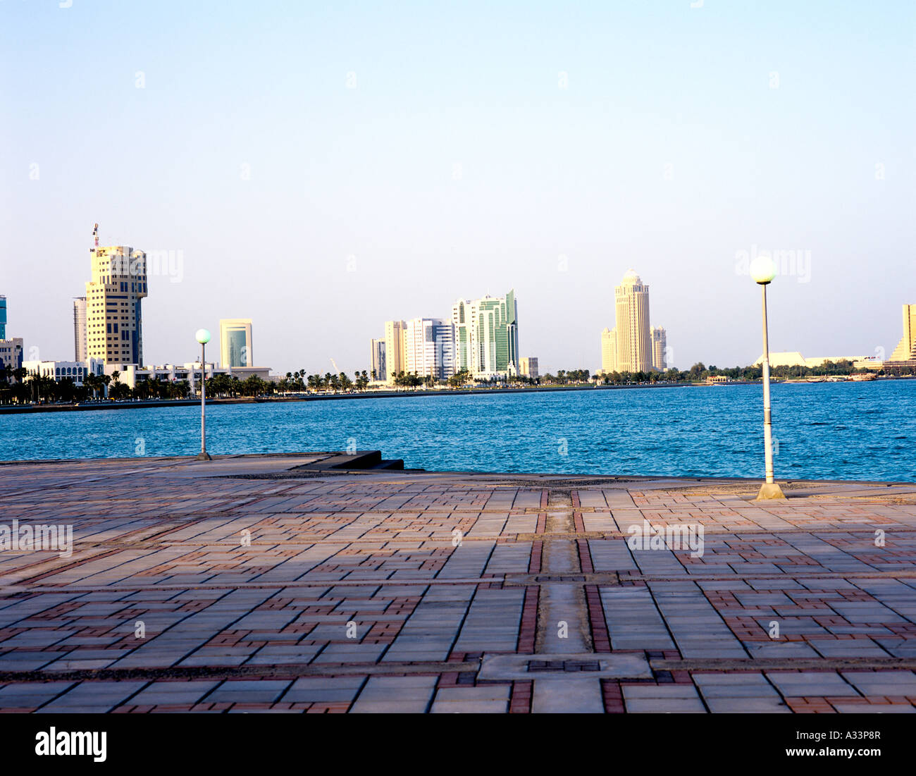 Doha cornice hi-res stock photography and images - Alamy