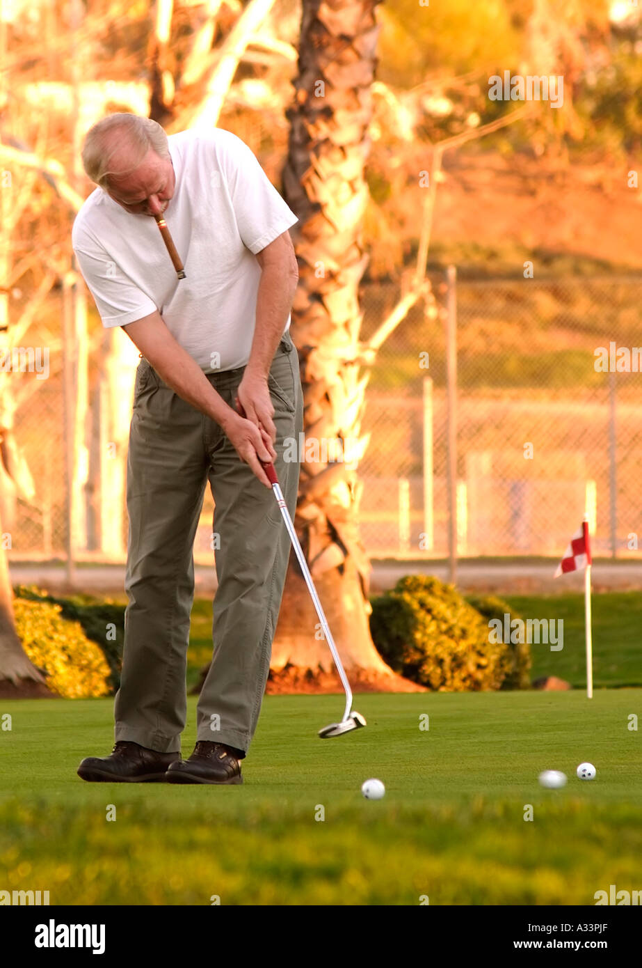 Golf cigar hi-res stock photography and images - Alamy