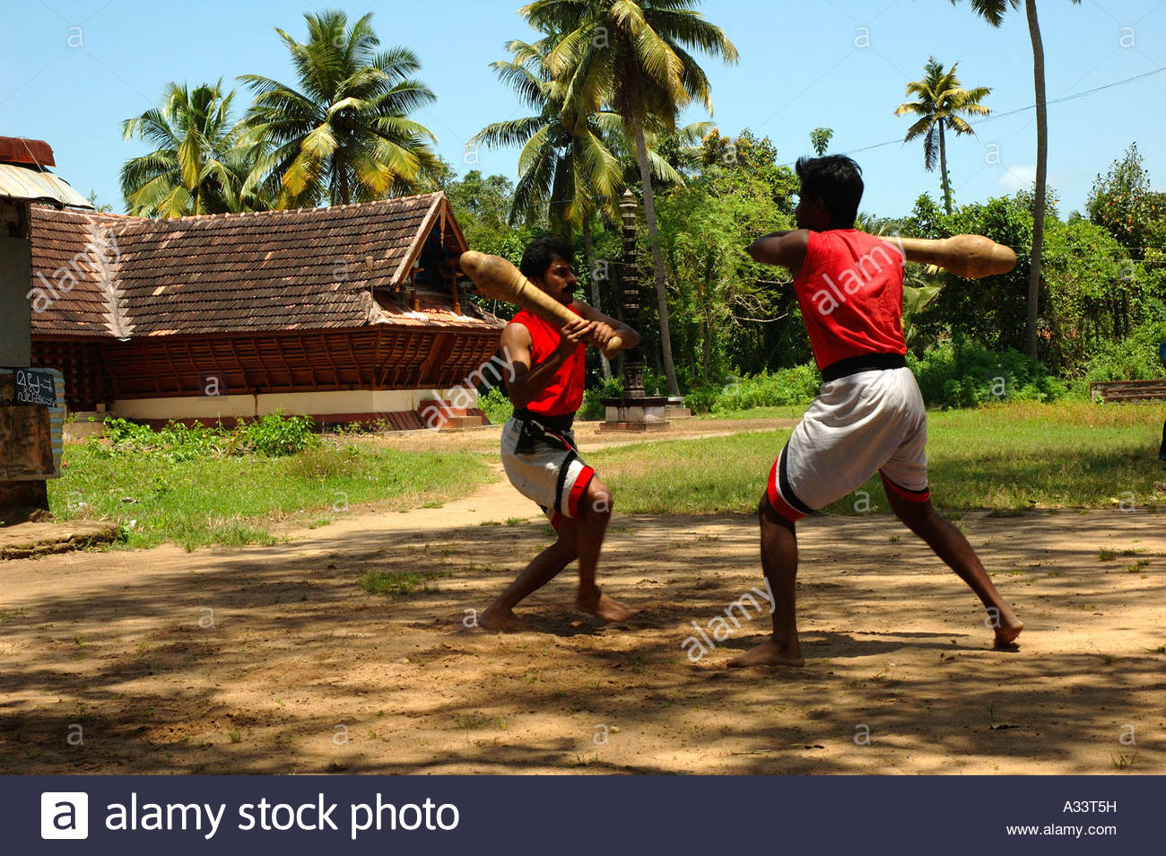 Kalaripayattu Stock Photos & Kalaripayattu Stock Images - Alamy